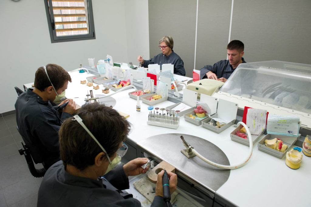 Photos laboratoire dentaire - LABORATOIRE DENTAIRE GIRONDIN